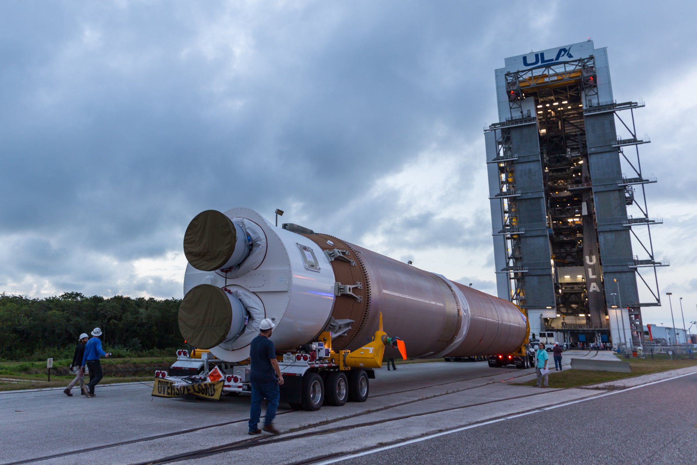 Protoflight: Atlas V stacked ahead of first Kuiper launch