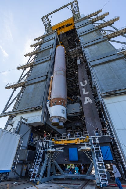 Protoflight: Atlas V stacked ahead of first Kuiper launch
