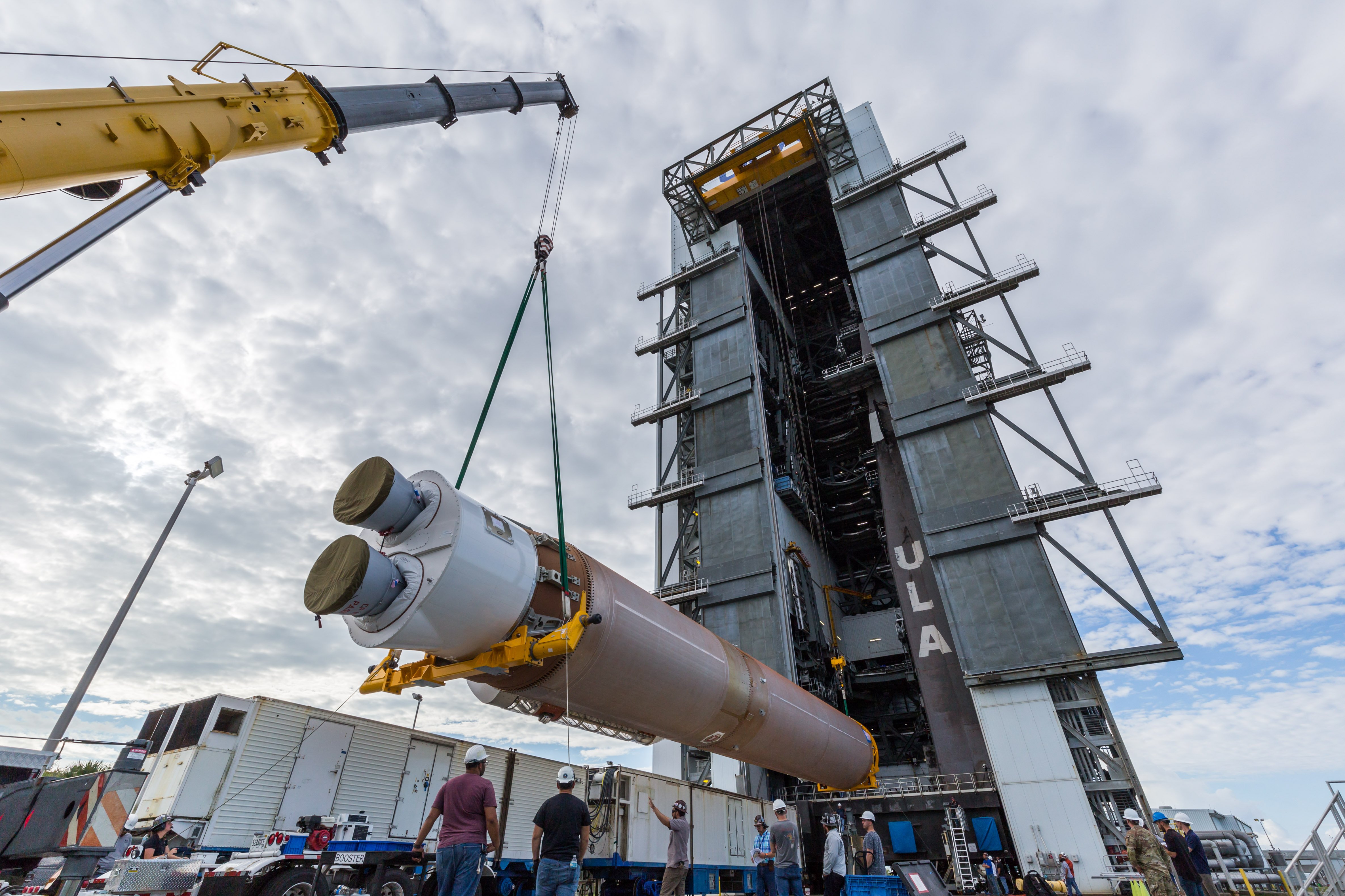 Protoflight: Atlas V stacked ahead of first Kuiper launch