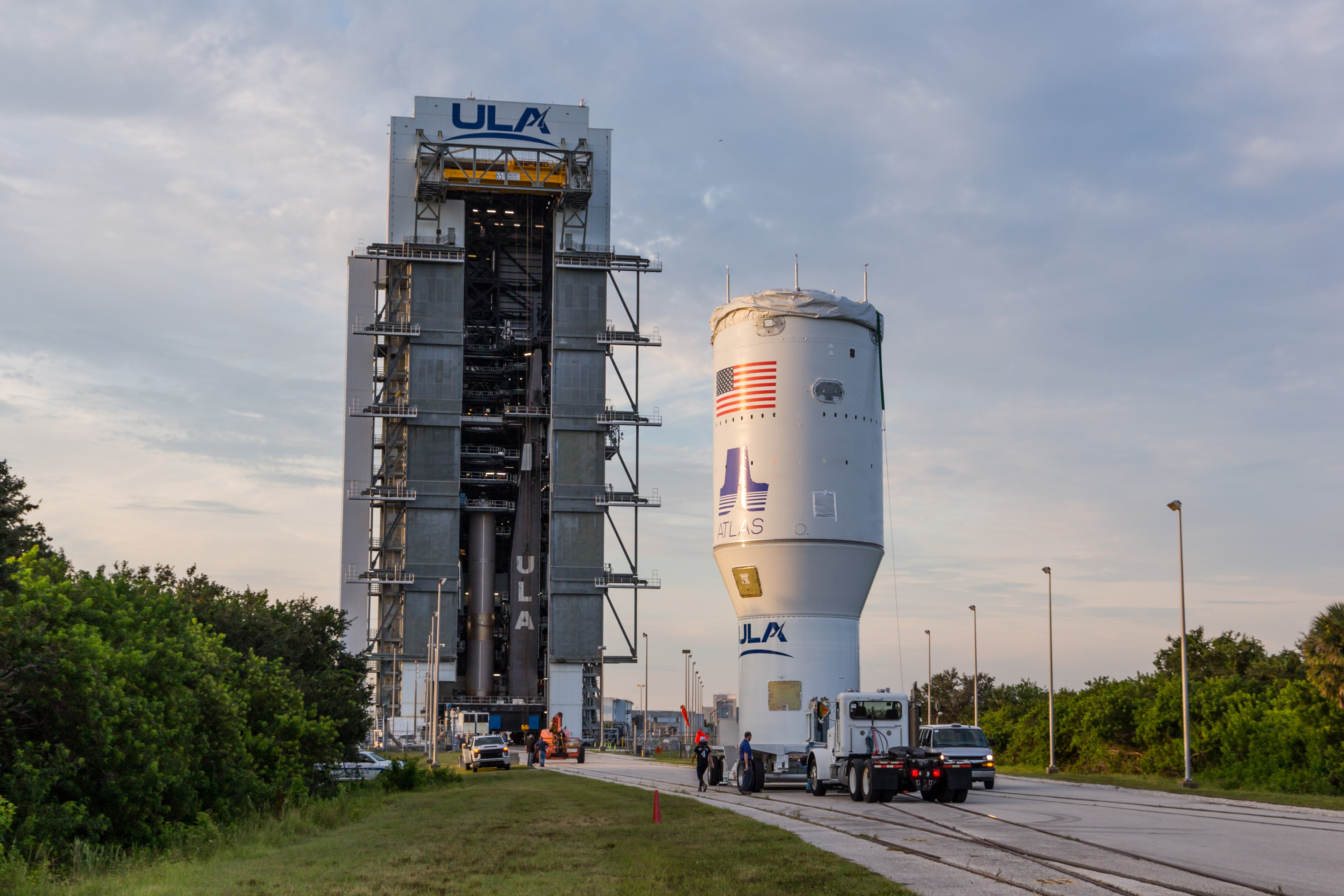 Protoflight: Atlas V stacked ahead of first Kuiper launch